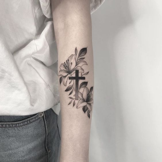 22 Minimalist Christian Tattoo Ideas: Embrace Your Faith with Simplicity