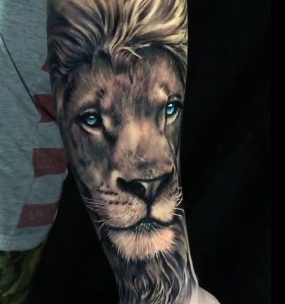 17 Lion Tattoo on Hand: Bold and Powerful Design Ideas