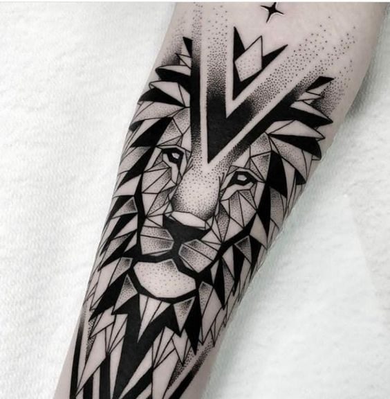 27 Geometric Lion Tattoo: Striking Designs with Angular Elements ...