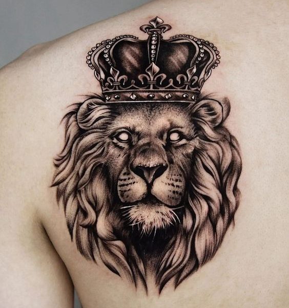 17 Lion Tattoo on Hand: Bold and Powerful Design Ideas