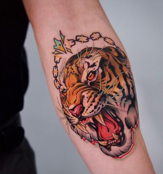 29 Fierce and Feminine: Women's Tiger Tattoo Ideas for Empowerment