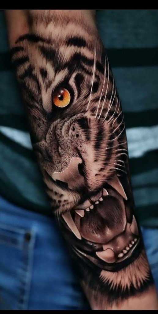 29 Fierce and Feminine: Women's Tiger Tattoo Ideas for Empowerment