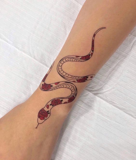 18 Snake Tattoo Hand Ideas for a Touch of Mystery - Welcome to Fashion ...