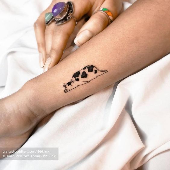 Charming Small Cow Tattoo Ideas 2024: Cute & Creative Inspirations for ...