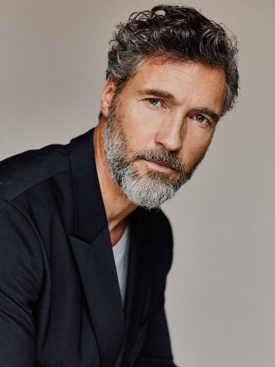 2024's Definitive Guide to 18 Grey Beards for Men: Style Elegance at ...