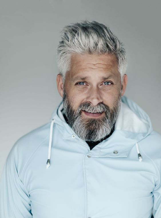 2024's Definitive Guide to 18 Grey Beards for Men: Style Elegance at ...