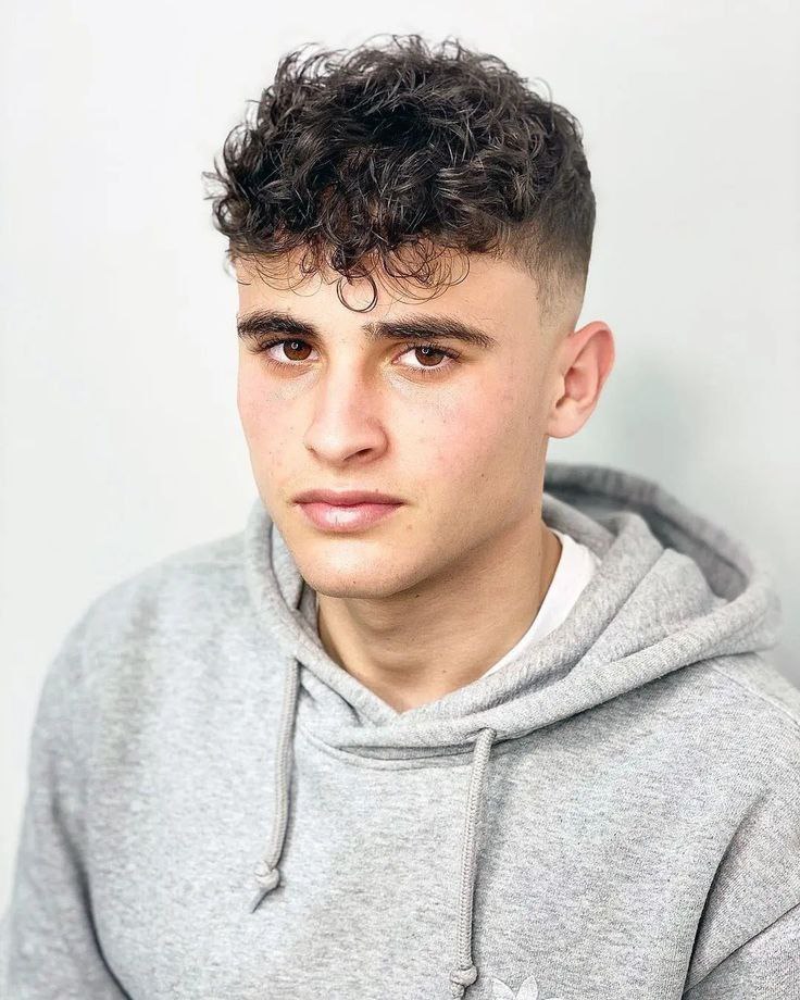 Discover Top 20 Round Face Haircuts for Men in 2024: Styles for Every ...