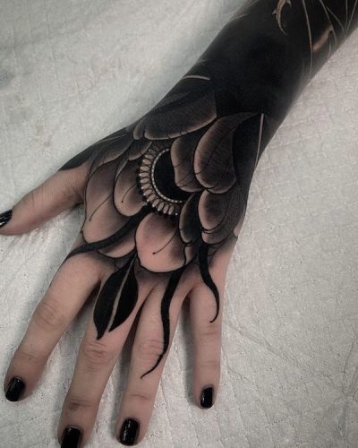 27 Ideas Hand Tattoo 2025: Designs That Redefine Personal Expression