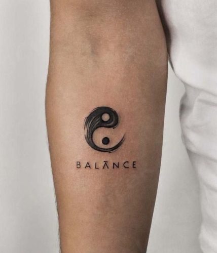25 Ideas Simple Tattoos Men 2025: Designs That Speak with Subtle Power