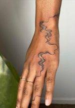 29 Ideas Wrist Tattoo 2025: From Minimalist Statements to Bold Expressions