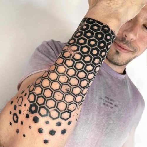 30 Honeycomb Tattoo Ideas 2025 with Bees, Flowers, and Geometric ...