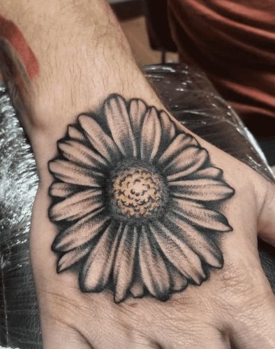 25 Daisy Tattoo Ideas 2025 with Fine Line, Watercolor, Minimalist, Stencil, Traditional & Dainty ...