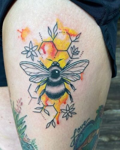 30 Honeycomb Tattoo Ideas 2025 with Bees, Flowers, and Geometric ...