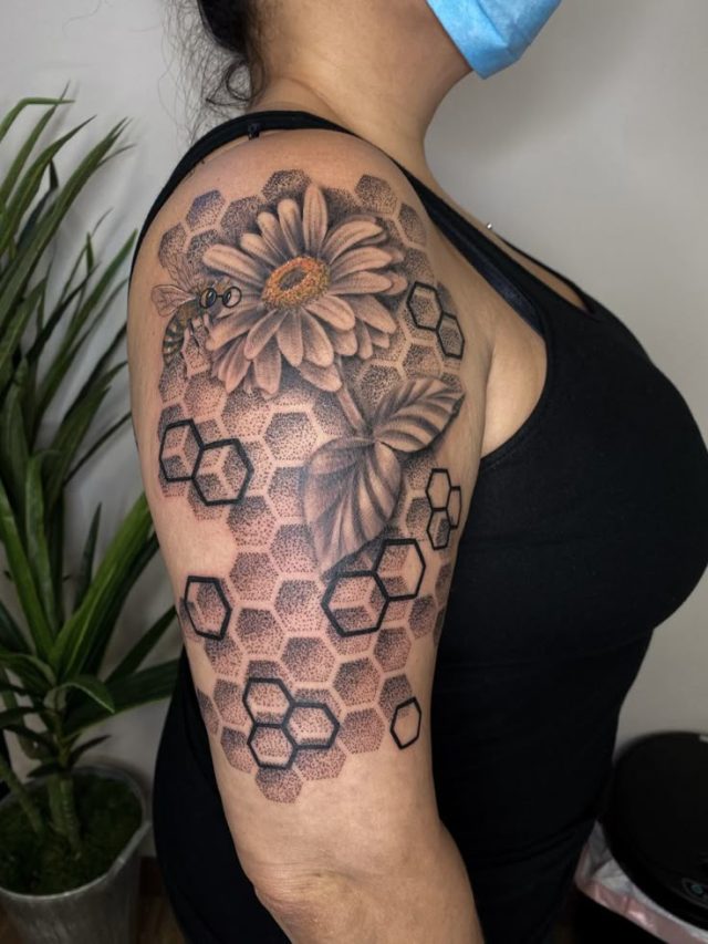 30 Honeycomb Tattoo Ideas 2025 with Bees, Flowers, and Geometric ...