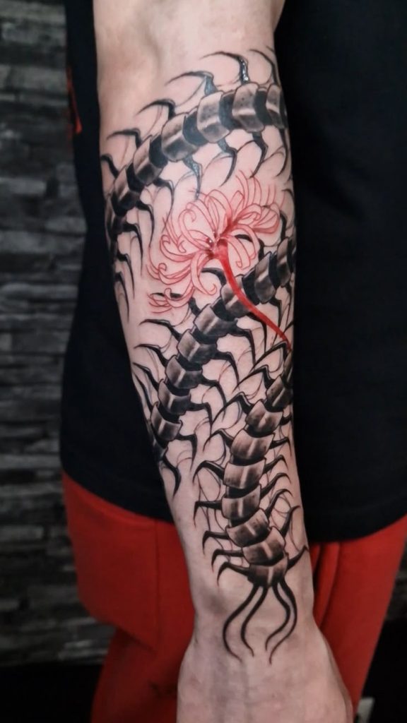 31 Centipede Tattoo Ideas 2025: Blackwork, Traditional, Tokyo Ghoul ...