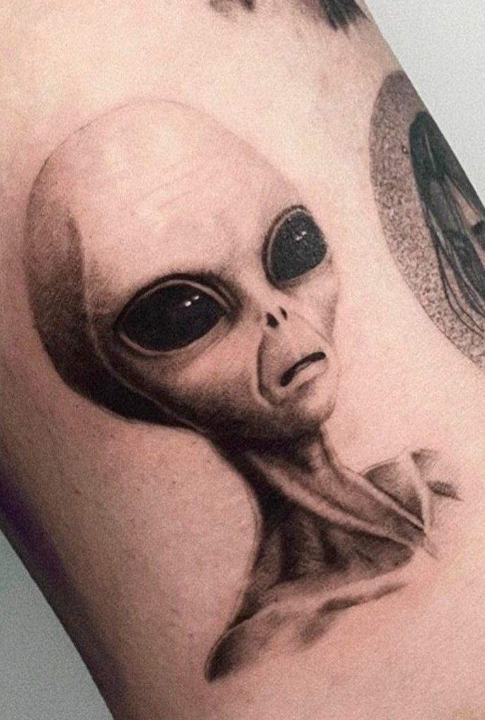 28 Alien Tattoo Ideas 2025: From Xenomorph Stencil Designs to Trippy ...