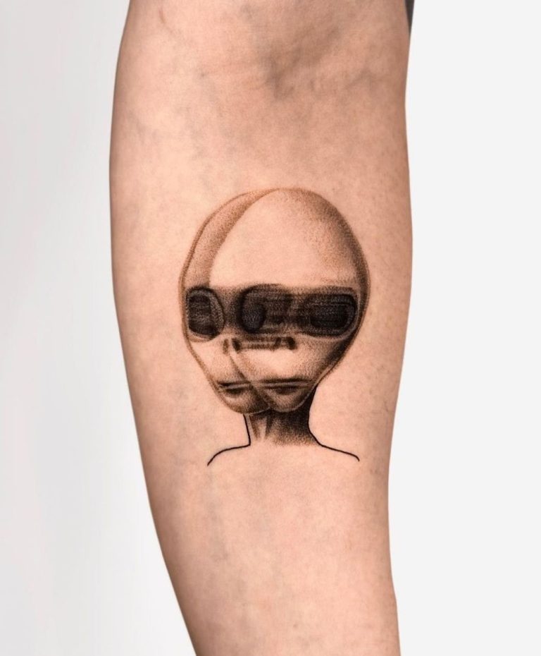 28 Alien Tattoo Ideas 2025: From Xenomorph Stencil Designs to Trippy ...