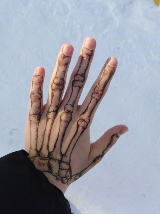 28 Skeleton Hand Tattoo Ideas 2025 Designs for Guy and Girl, Floral ...