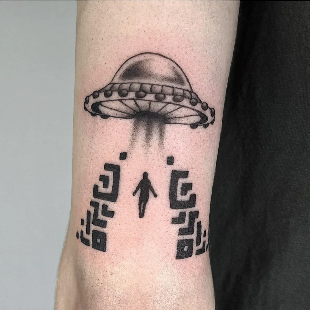 28 Alien Tattoo Ideas 2025: From Xenomorph Stencil Designs to Trippy ...