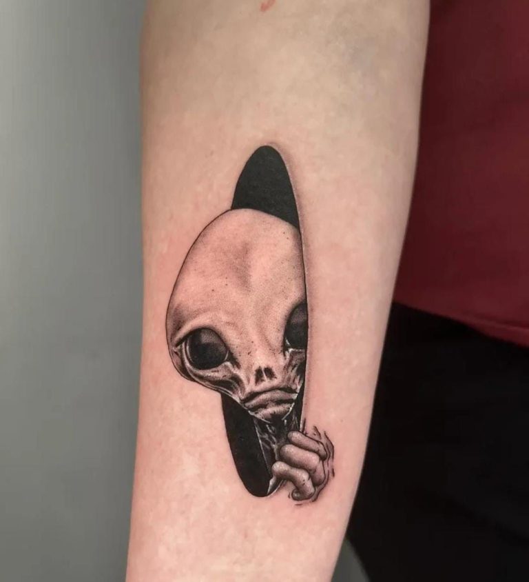 28 Alien Tattoo Ideas 2025: From Xenomorph Stencil Designs to Trippy ...