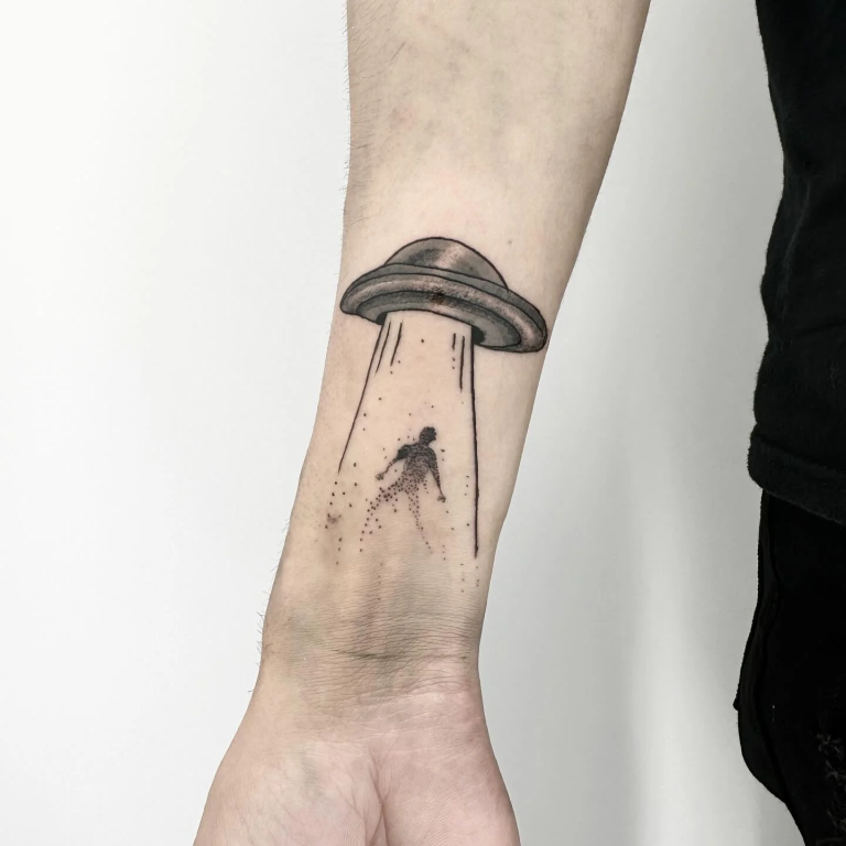 28 Alien Tattoo Ideas 2025: From Xenomorph Stencil Designs to Trippy ...
