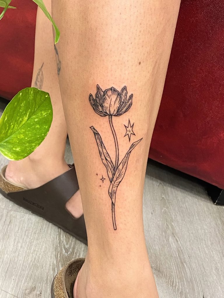29 Tulip Tattoo Designs Full of Meaning and Style