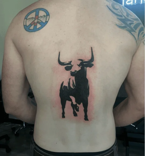 26 Bull Tattoo Ideas – Powerful Designs for Men and Feminine Taurus ...
