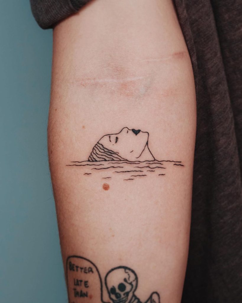 28 Ocean Tattoo Ideas for Men and Women: Minimalist Waves, Sleeve ...