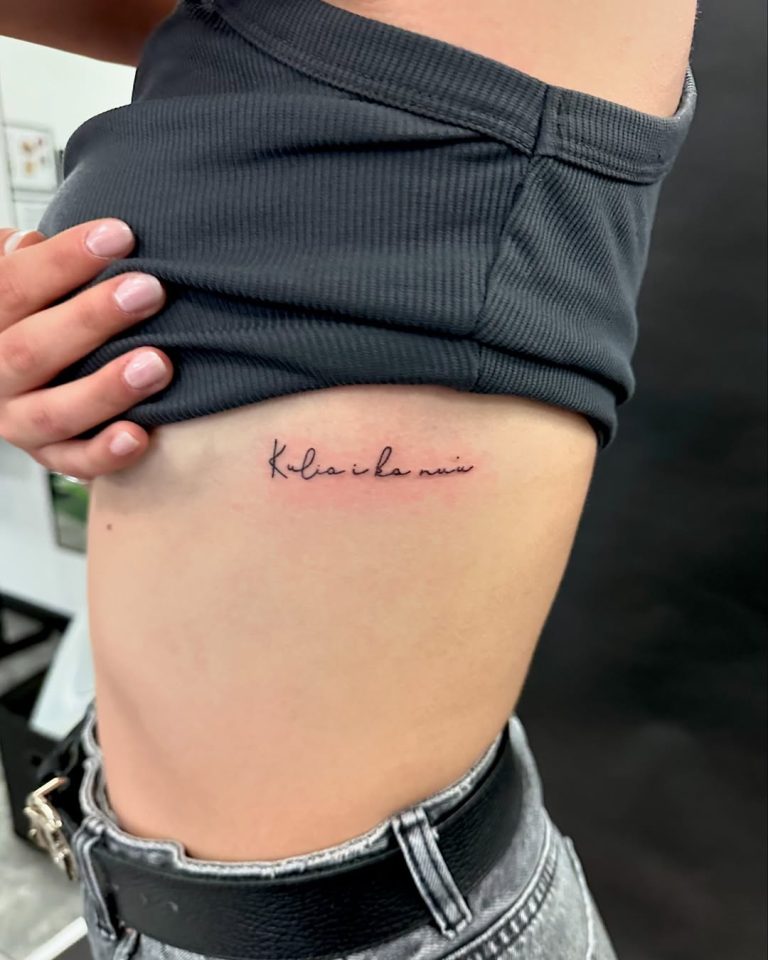 Rib Tattoo Ideas for Women & Men: Floral, Fine Line, Butterfly, Dragon ...