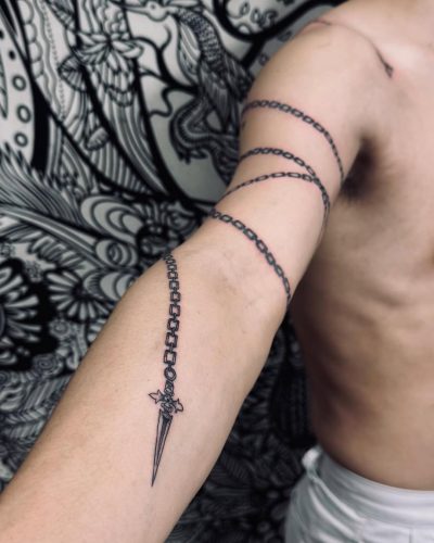 Chain Tattoo Ideas: Bold Stencil Designs, Heart Chains, Breaking Links ...